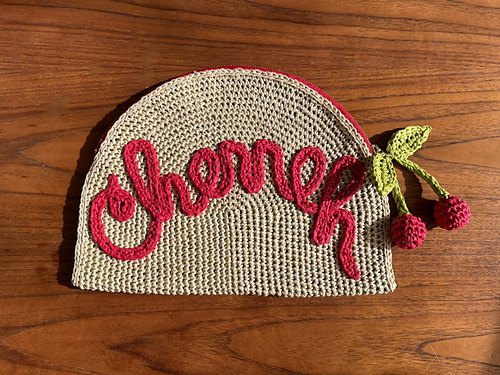 Ravelry: ʻĀnuenue Zip Clutch pattern by Meredith Buck