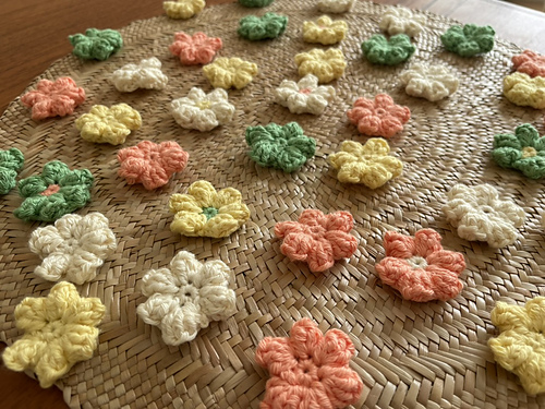 Ravelry: Sweet Daisy Flower Crown pattern by Meredith Buck