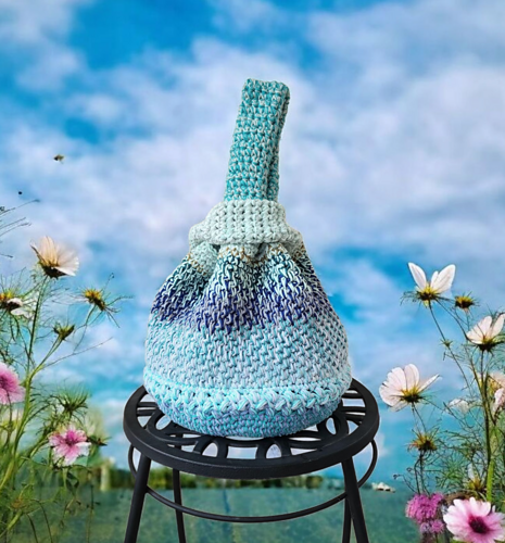 Ravelry: Spring Fling Knot Bag pattern by Merri Purdy - Purdy Sweet Crochet