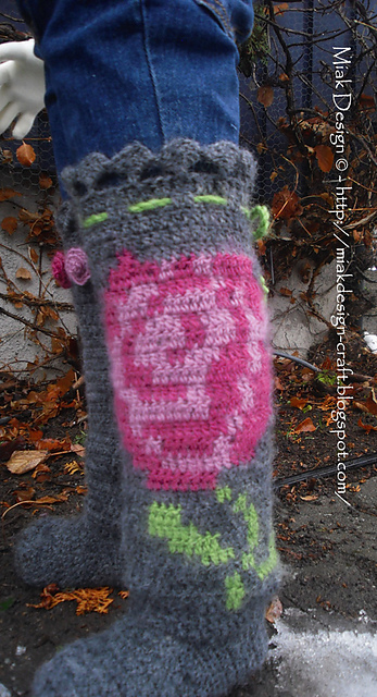 Ravelry: Knee Socks with Roses pattern by Miak Design