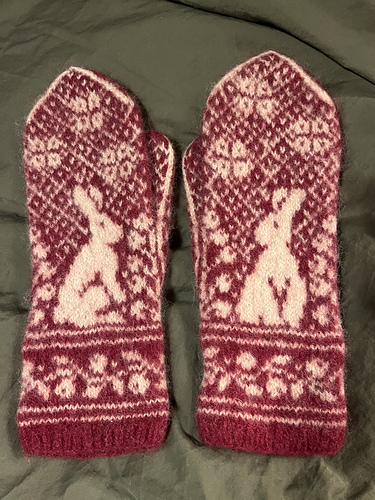 Ravelry: Rabbity mittens & muffatees pattern by bunnymuff - Mona Zillah
