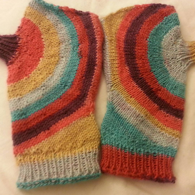 Ravelry: diddlysquash's Circle Mitts