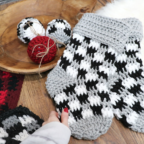 Ravelry: Rustic Farmhouse Plaid Stocking pattern by MJ's Off The Hook ...