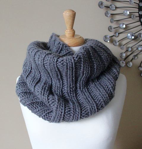 Ravelry: Bulky Ribbed Cowl pattern by Michelle Krause