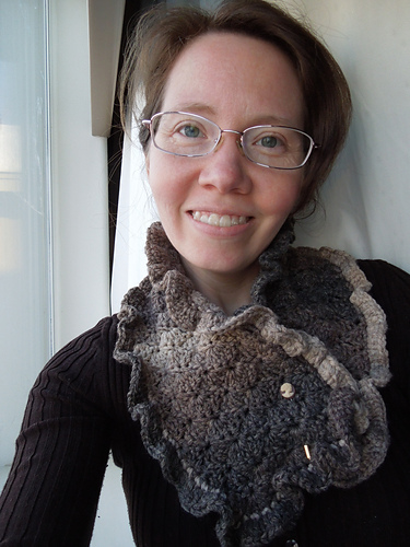 Ravelry: Ruffled Shell Cowl pattern by Salena Baca