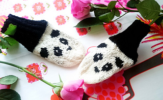 Ravelry: Panda Socks pattern by Milla H.