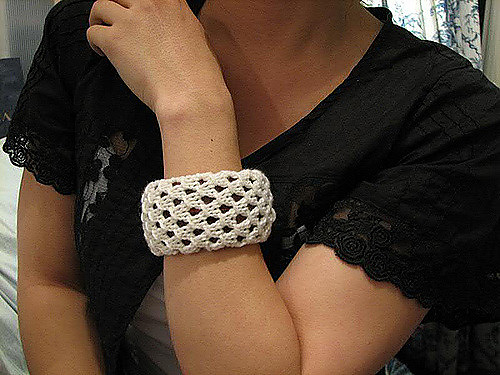Ravelry: Swatch Bangle pattern by Mimsie