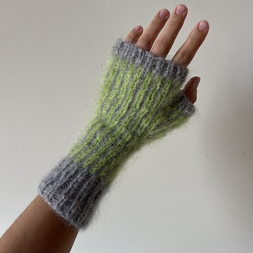 Ravelry: Groove Warmers pattern by Kait (minigru.studios)