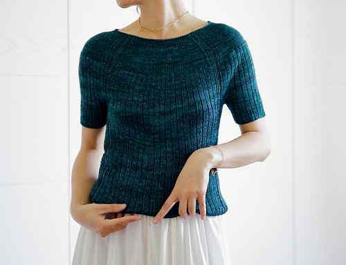 Ravelry: Seashell Sweater Light pattern by Minimi Knit Design