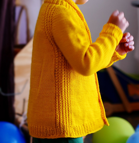 Ravelry: Puh Cardigan pattern by Minimi Knit Design