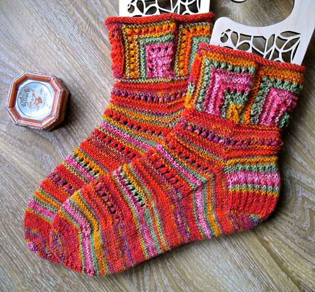 Ravelry: Patch Socks pattern by minja's