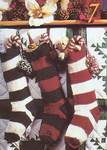 Ravelry: Simple Stripe Stocking (Bas Facile avec Rayure) pattern by Patons