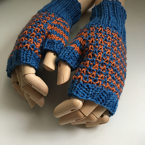 Ravelry: Knitty Bitty mitts pattern by Susan Ashcroft