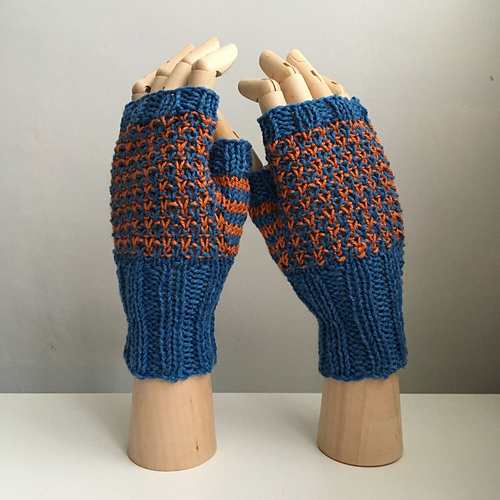Ravelry: Knitty Bitty mitts pattern by Susan Ashcroft