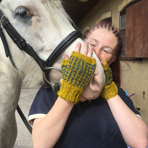 Ravelry: Knitty Bitty mitts pattern by Susan Ashcroft