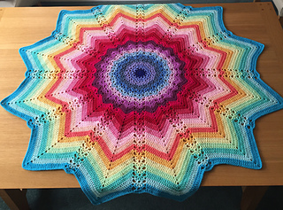 Ravelry: PinkLimeCrafts' Lacy round ripple blanket
