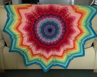Ravelry: PinkLimeCrafts' Lacy round ripple blanket