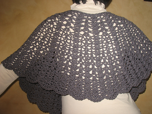 Ravelry: Gray Cape pattern by Etsuko Taniuchi (谷内悦子)