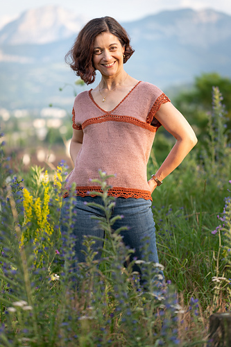 Ravelry: Top Veronica pattern by Mlle Pétronille
