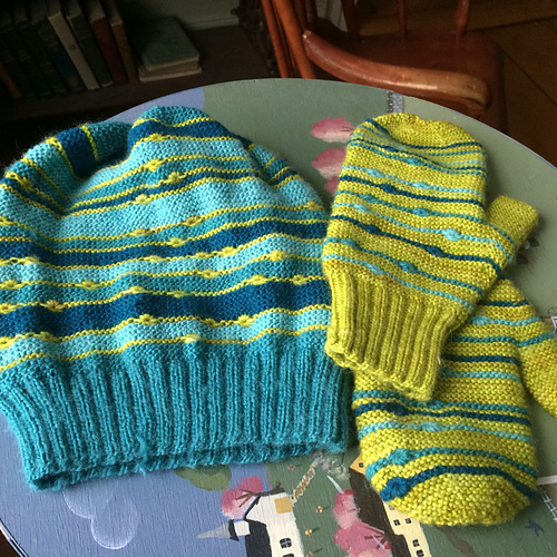 Ravelry: MOTES hat pattern by Evie Scott