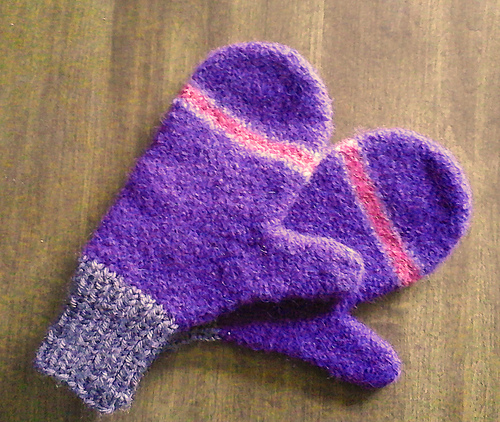 Ravelry: Snow Day Mittens pattern by Melissa Metzbower