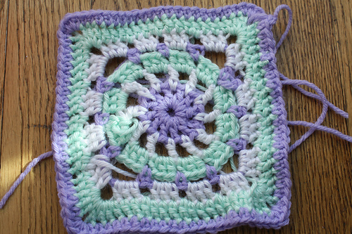 Ravelry: Wagon Wheel Granny Square pattern by Rose Hippo