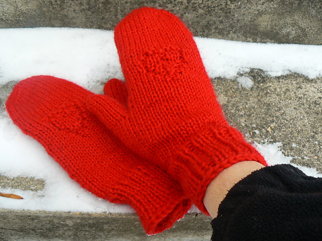 Ravelry: modena's MITTENS RED HEART