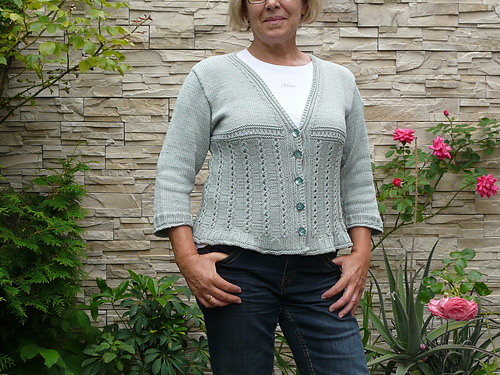 Ravelry: 111-34 Encanto pattern by DROPS design
