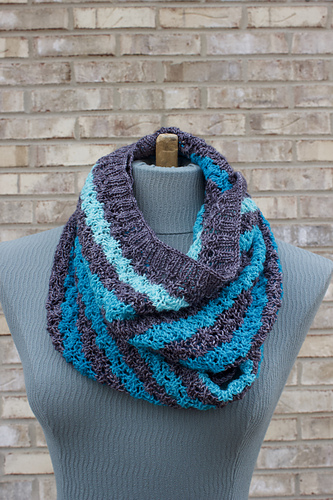 Ravelry: Celebration of Minis Cowl pattern by Lisa Adcock