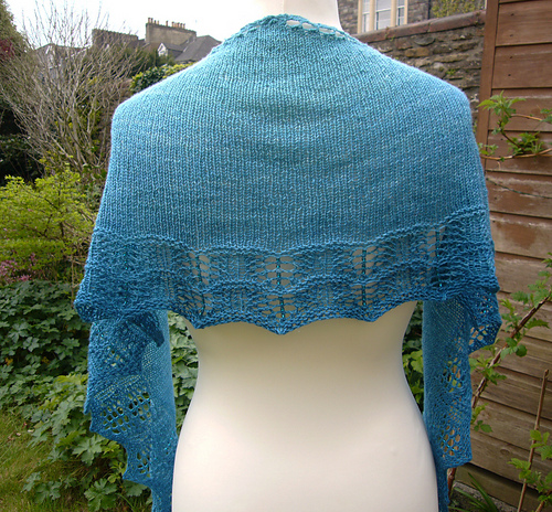 Ravelry: Dancing waves shawl pattern by Helen Kennedy