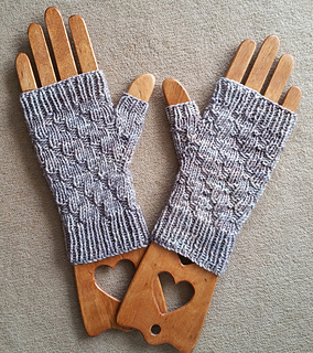 Ravelry: Laura's Cosy Cornish Mitts pattern by Helen Kennedy