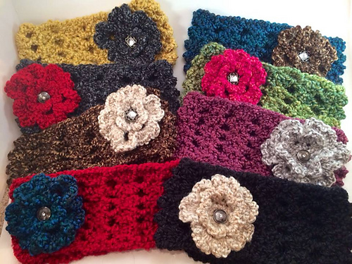 Ravelry: Country Cottage Ear Warmer pattern by Sarah Moss