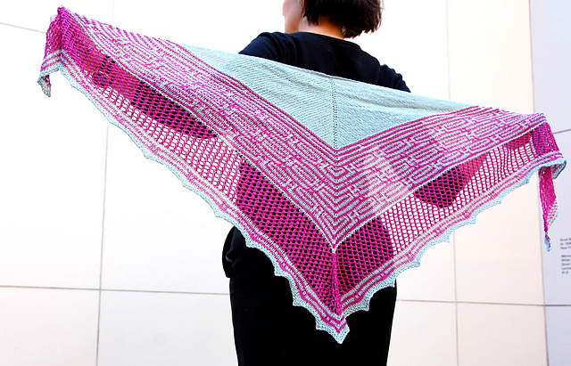 Ravelry: Crawl Shawl pattern by bunnymuff - Mona Zillah