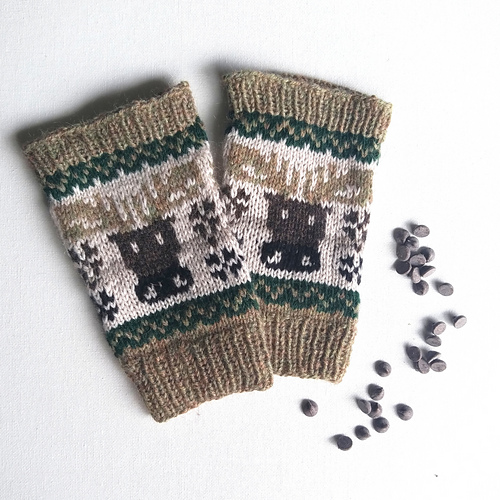 Ravelry: Chocolate Moose Mitts pattern by bunnymuff - Mona Zillah