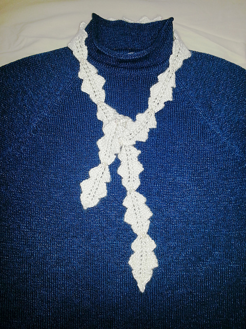 Ravelry: Holly Leaf Garland Scarf pattern by Dianna Repp
