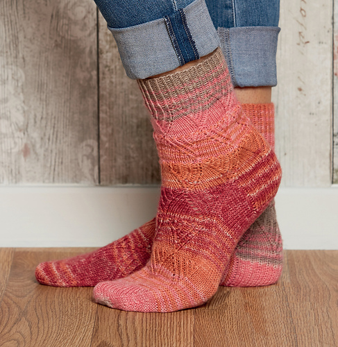Ravelry: Connect Socks pattern by Mone Dräger