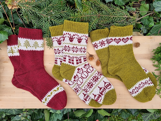 Ravelry: Scandi X-mas Socks pattern by Mone Dräger