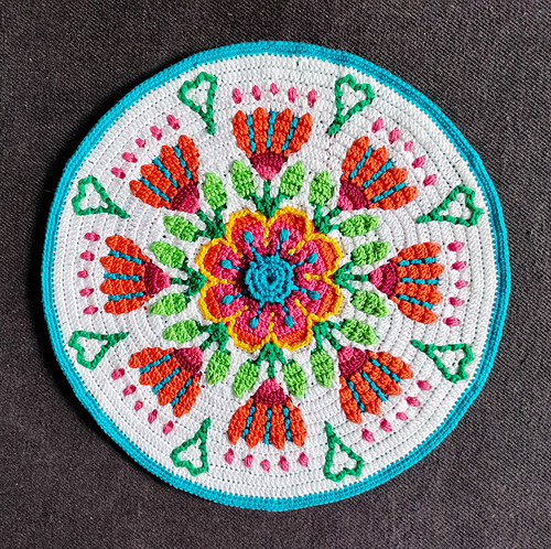 Ravelry: Olé Flower Pillow pattern by Yvonne van Zijl
