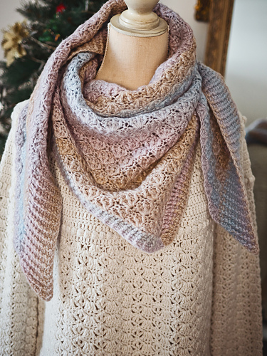 Ravelry: Angel Shawl pattern by Mon Petit Violon