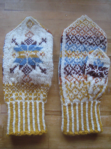 Ravelry: scandinavian mittens pattern by Claire Montgomerie