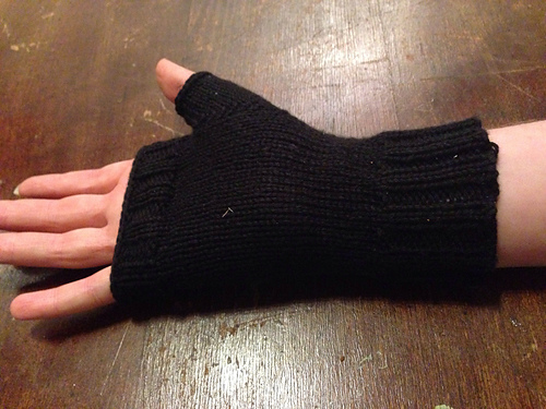 Ravelry: Simple Easy Fingerless Gloves pattern by Kitty Adventures