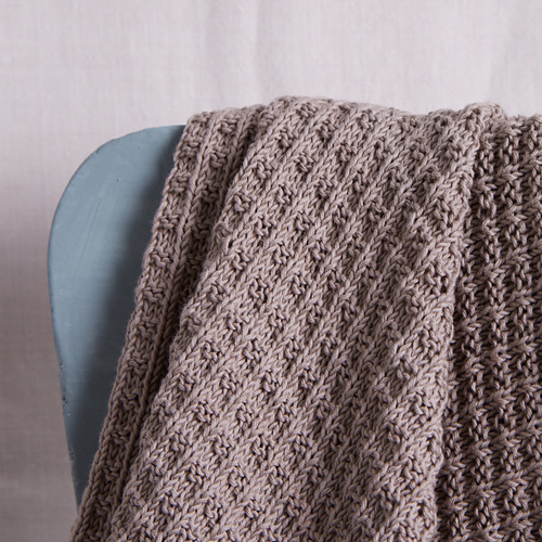 Ravelry: EK10 Toy Pocket Blanket pattern by Erika Knight