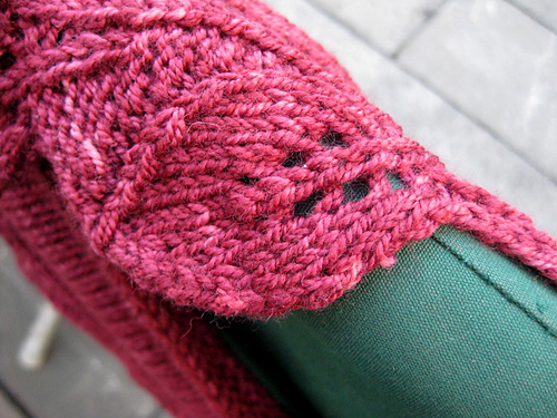 Ravelry: Cedar Leaf Shawlette pattern by Alana Dakos