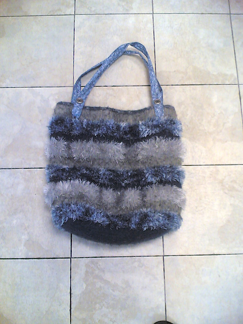 Ravelry: FELTED KNITTING TOTE BAG pattern by Susan Chastain