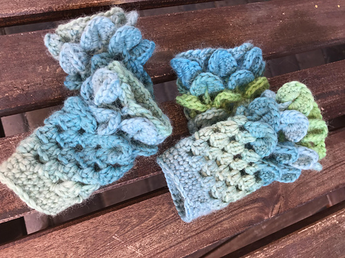 Ravelry: Mermaid Scales Fingerless Gloves pattern by Lindsey Strippelhoff