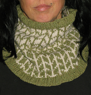 Ravelry: Editha cowl pattern by Daniela Mühlbauer