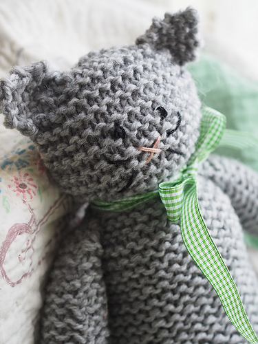 Ravelry: Itty Bitty Knitty Kitty pattern by Leah Batt