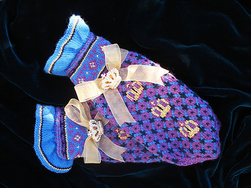 Ravelry: Princess Bride Mittens pattern by Nicky Epstein