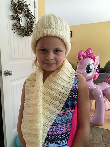 Ravelry: Jillian's "Perfect Size" Ribbed Cowl pattern by Julie Yeager