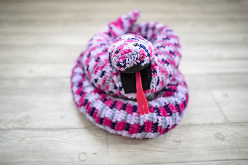 Ravelry: King Snake Plushie pattern by Lisa Ferrel